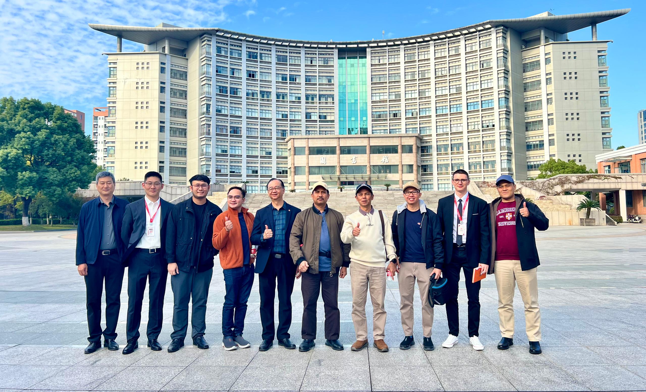 Kunjungan Hormat Majlis Peperiksaan Malaysia Ke Zhejiang Institute of Economics And Trade, Hang ...